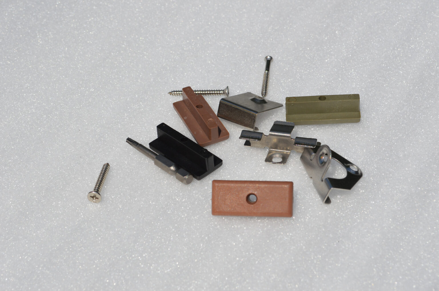 Stone Grey Nylon T Fixing and Screw 5mm Gap Hidden Fixing 100 Pack ...